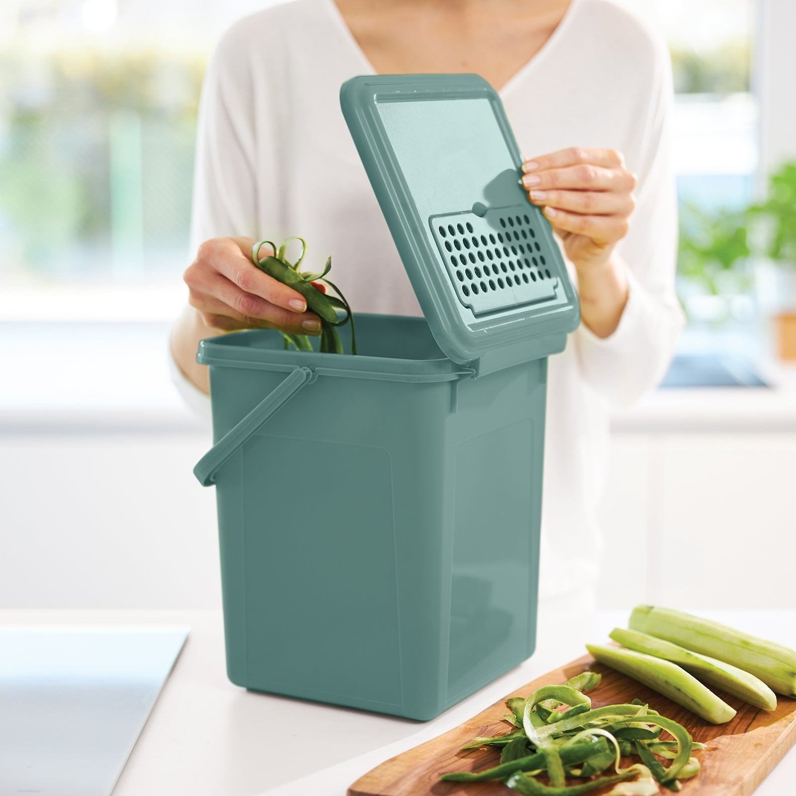 Trash containers - waste bins - rotho.com – Rotho Polska